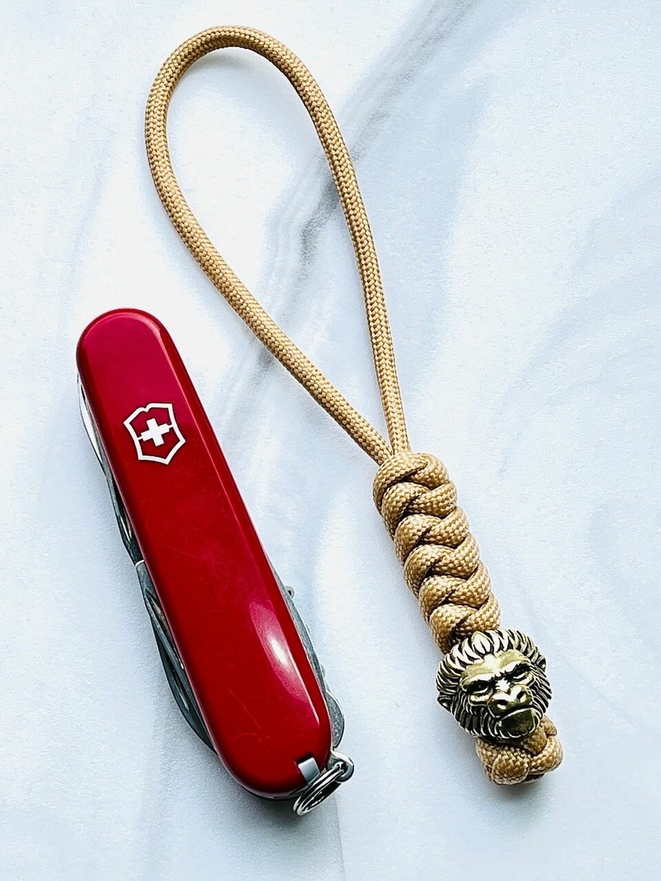 Темляк для ножа из паракорда с латунной бусиной "Горилла Кин Конг"