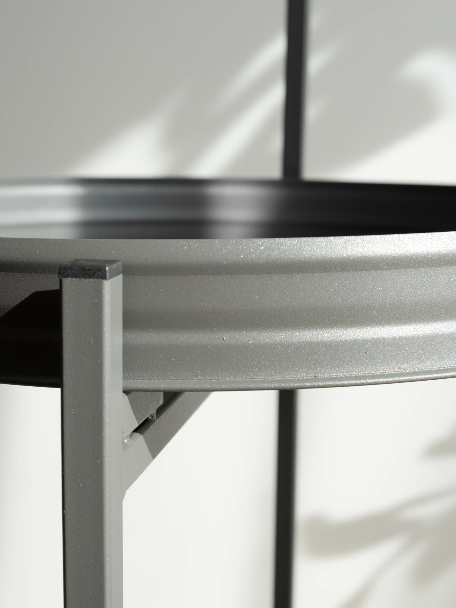 Сервировочный столик "юкша", на колёсиках, металл, съемный поднос, 2 столешницы диаметр 38 см