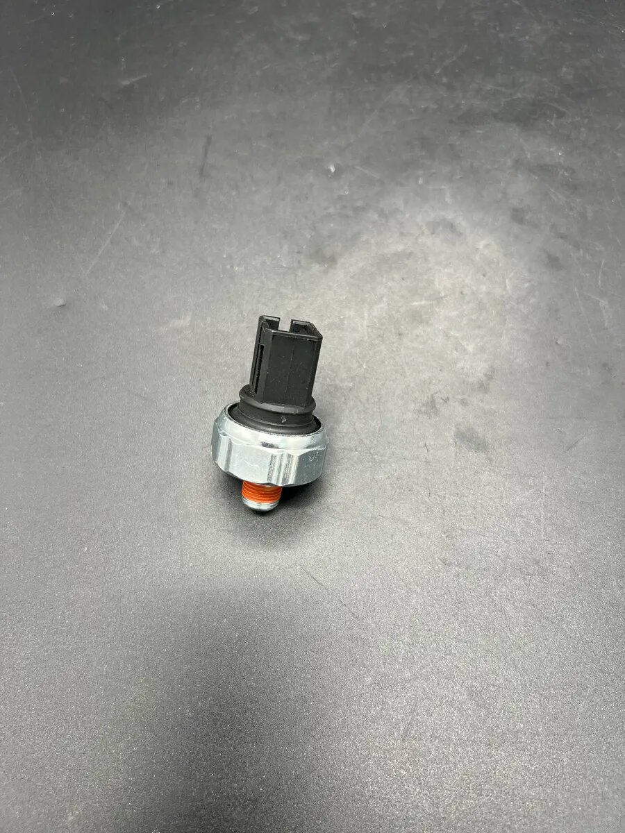 Датчик давления масла Новое Cargoparts