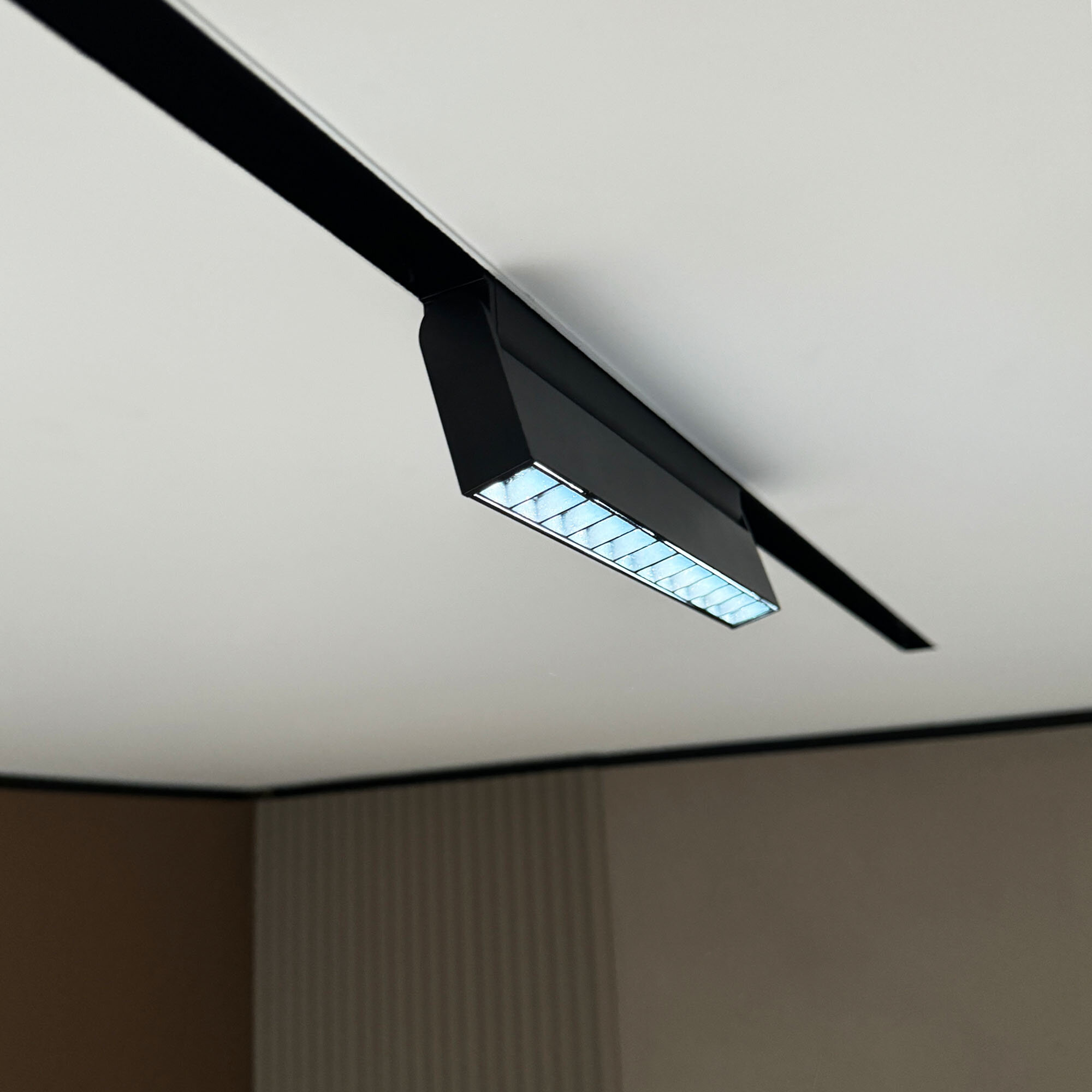 Поворотный умный светильник Servus Darkline B-R 48v CCT (ZigBee) 227 мм 12W Giant4