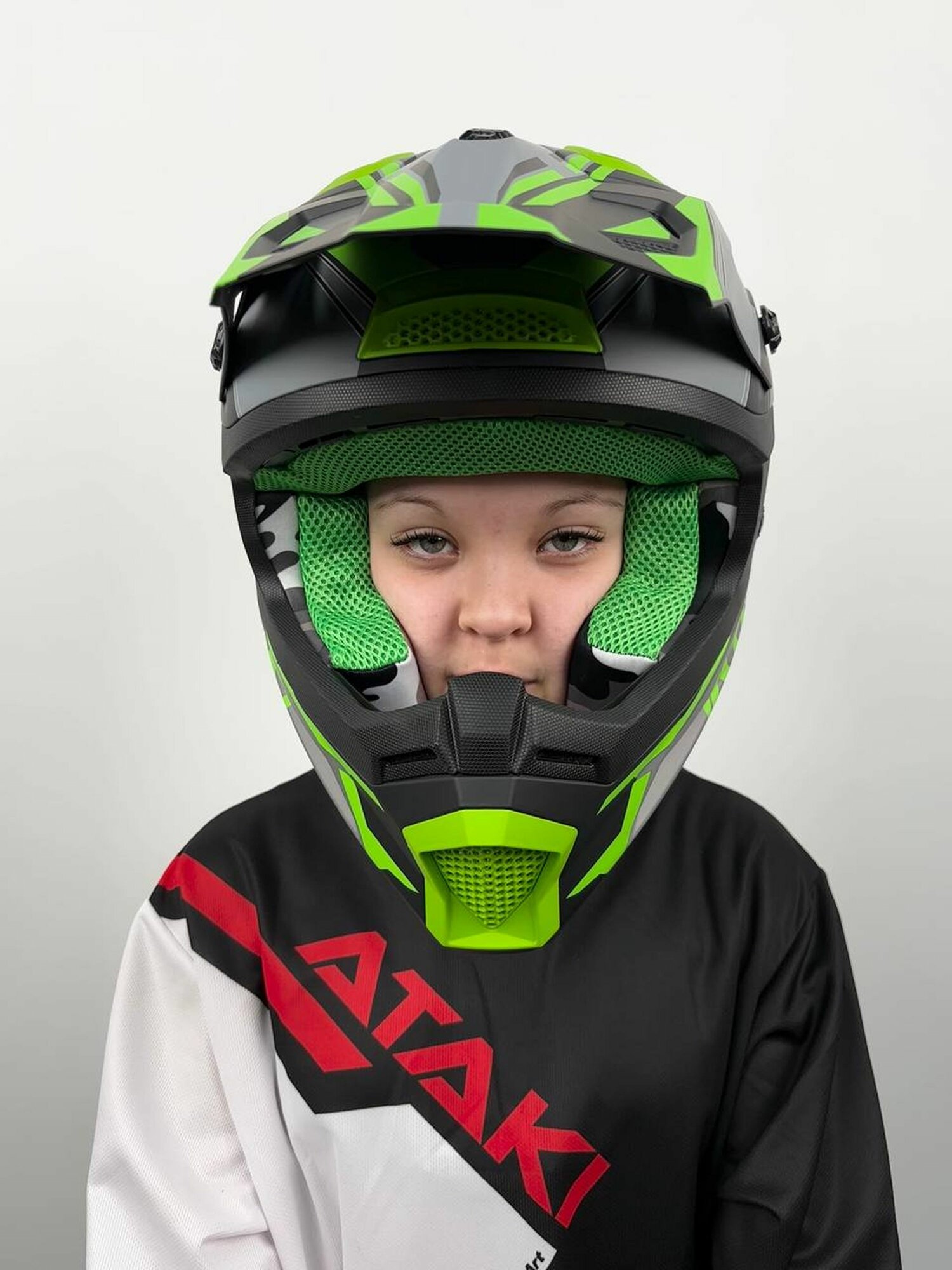 Шлем кроссовый детский ATAKI SC-18 BLAZE - серый, Hi-Viz зелёный матовый размер YXL