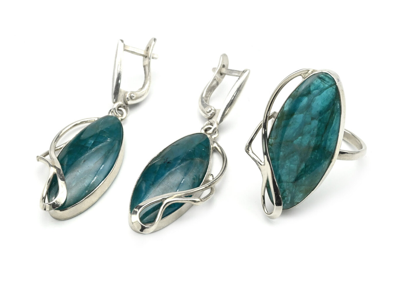 Комплект бижутерии: серьги, кольцо, апатит