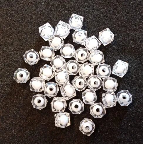 Бусины белые многогранные 10мм