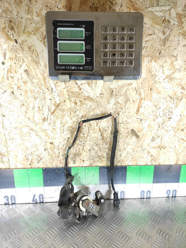 Моторчик стеклоочистителя передний TOYOTA Camry v10 8511033070