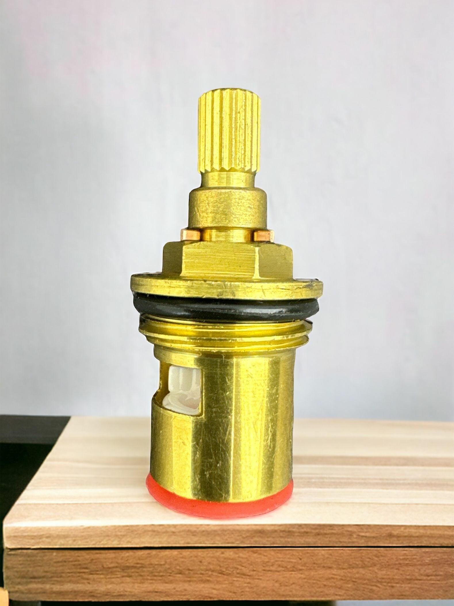 Кран-букса 20 шлицов малый без резьбы под юбку, латунь, поворот 90 градусов.