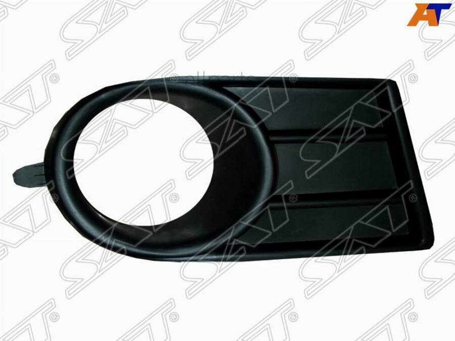 SAT ST-SZ33-000G-1 Оправа ПТФ Suzuki Swift 03-10 (Спереди/ Справа)