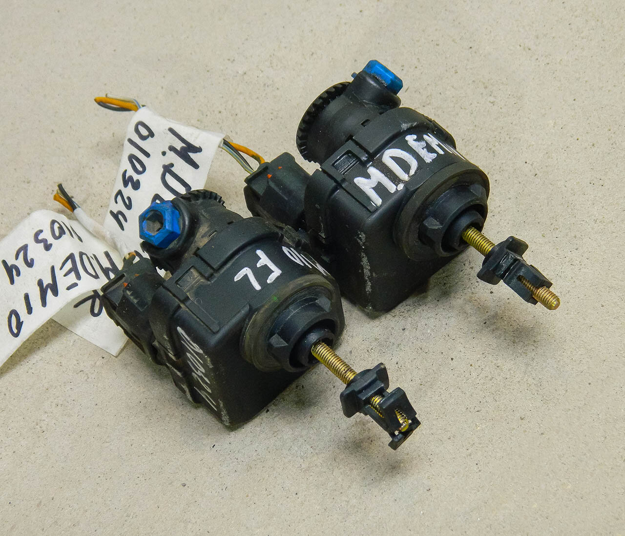 Корректор фары Mazda Demio 1