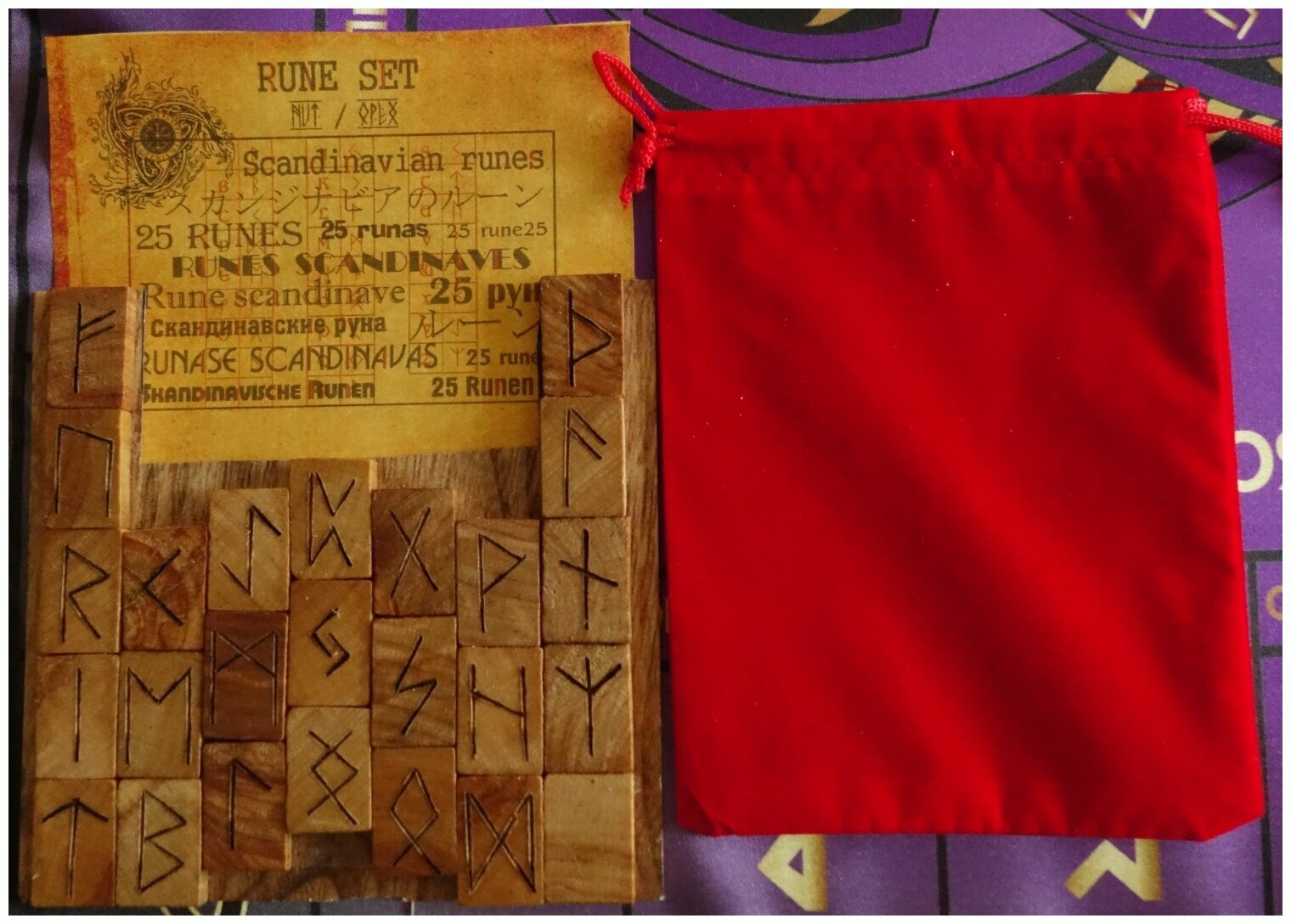 Скандинавские деревянные руна Орех