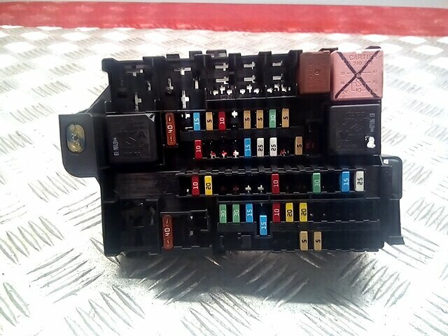 Блок предохранителей Renault Laguna 3 8200393836 арт. 429260