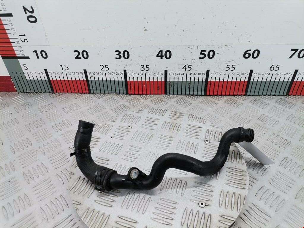 Патрубок охлаждения Audi A6 C6 06E121044D арт. 1837178
