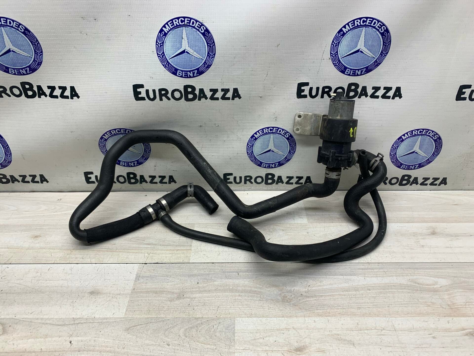 Дополнительная помпа с патрубками Mercedes R170 A0018351364