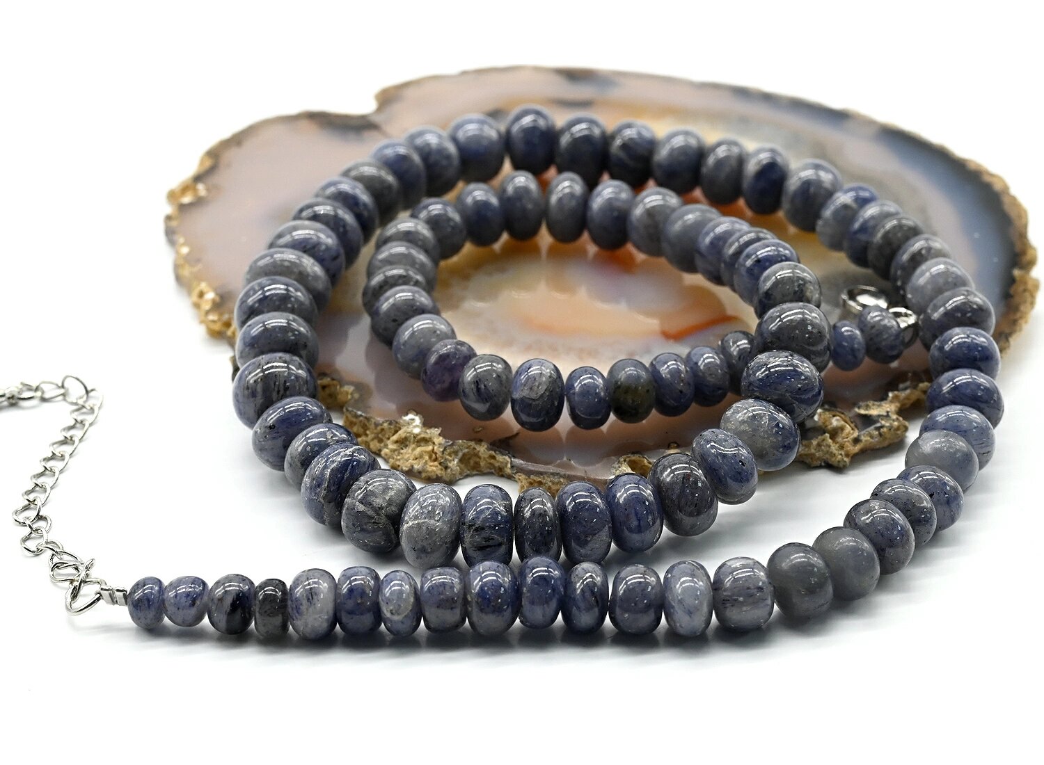 Бусы, иолит