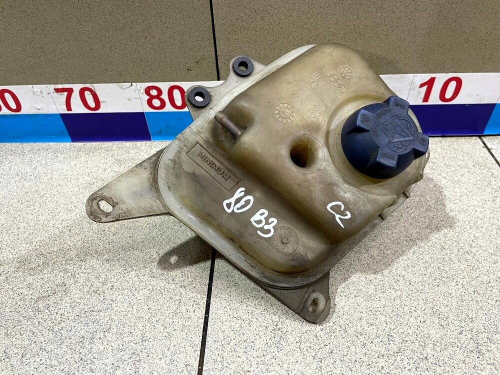 Расширительный бачок Audi 80 B3