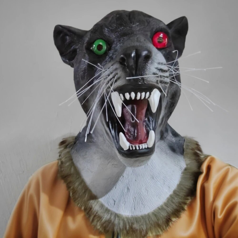 Маска-шлем с леопардовым принтом