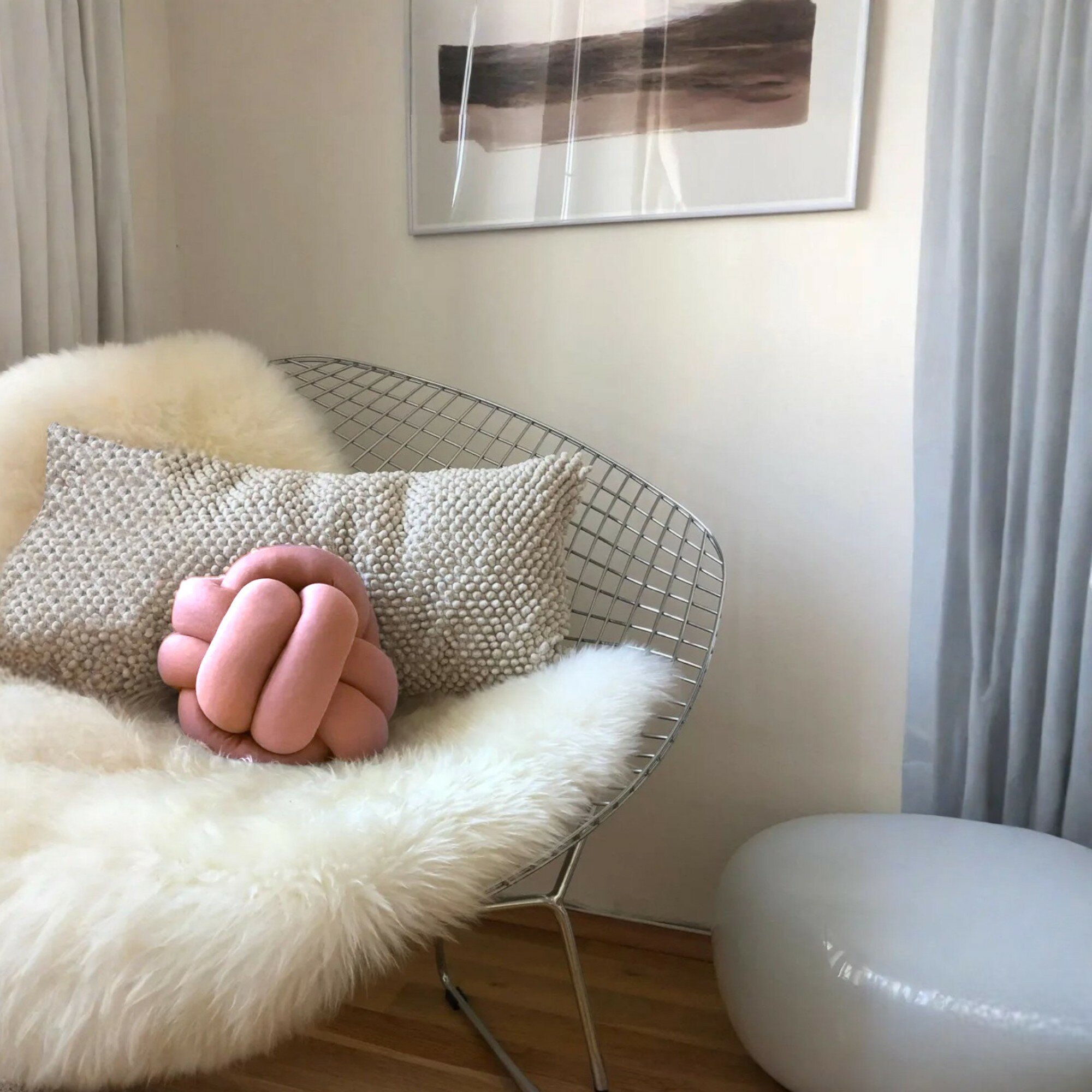 Подушка декоративная 30х30 пыльно-розового цвета. Интерьерная подушка на диван, шар, узел (Д0100)