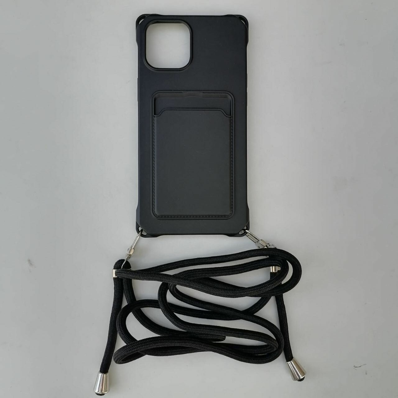 Чехол-накладка черного цвета для IPhone 13 из высокого качества силикона, веревкой-цепочкой на шею и карманом для карт.