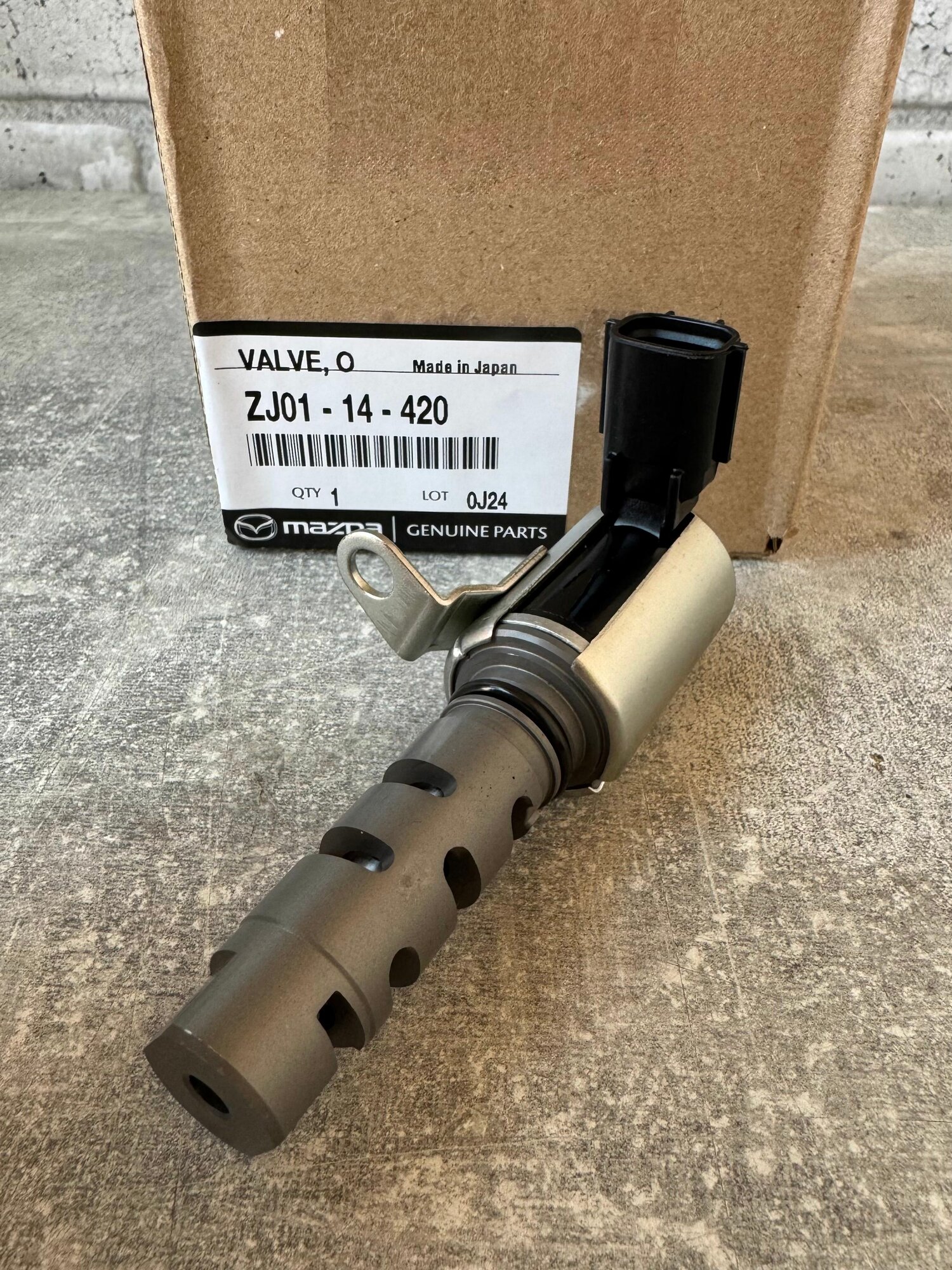 ZJ0114420 Оригинальный клапан изменения грм Mazda