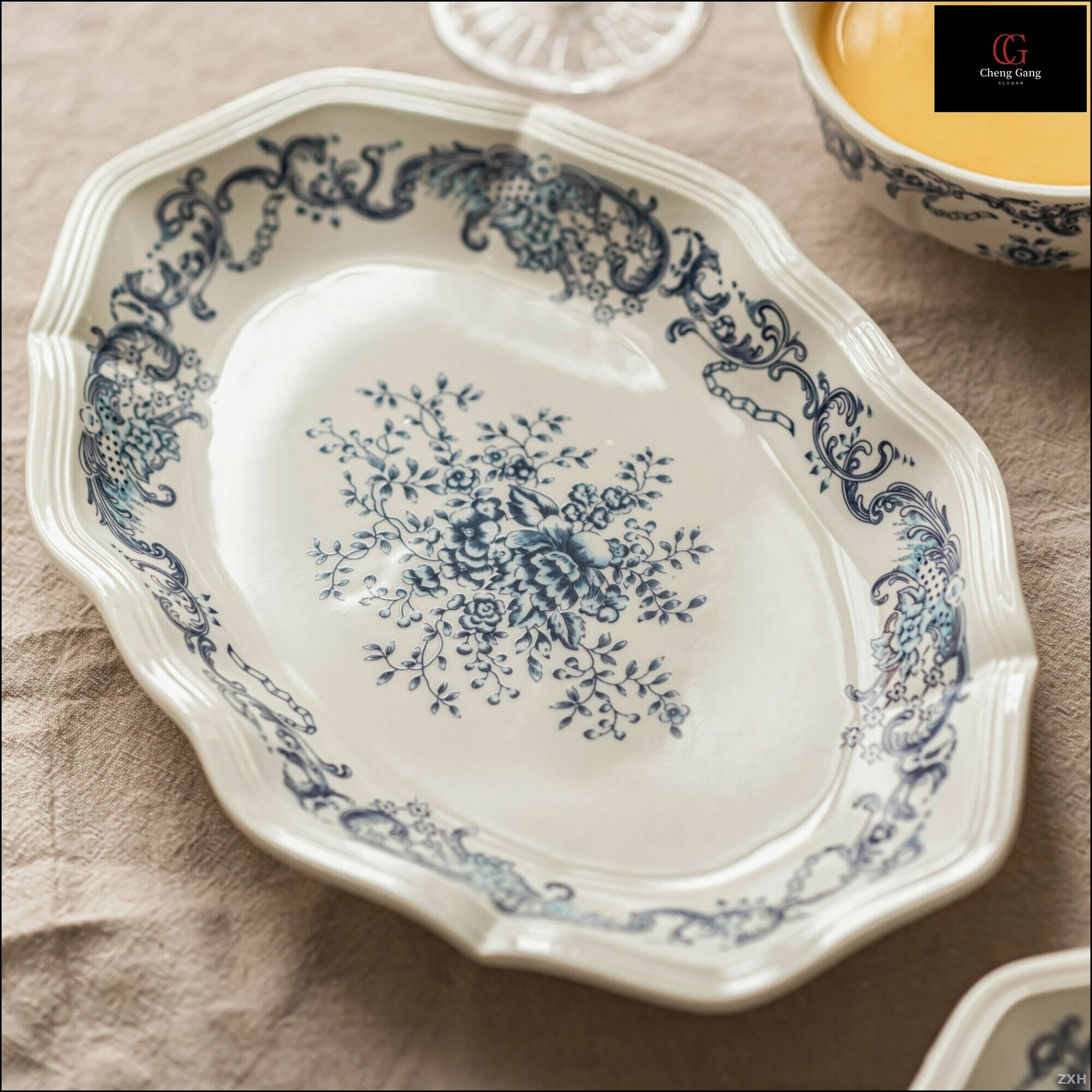 Эксклюзивная винтажная тарелка с декором 30.5 на 20.5 см