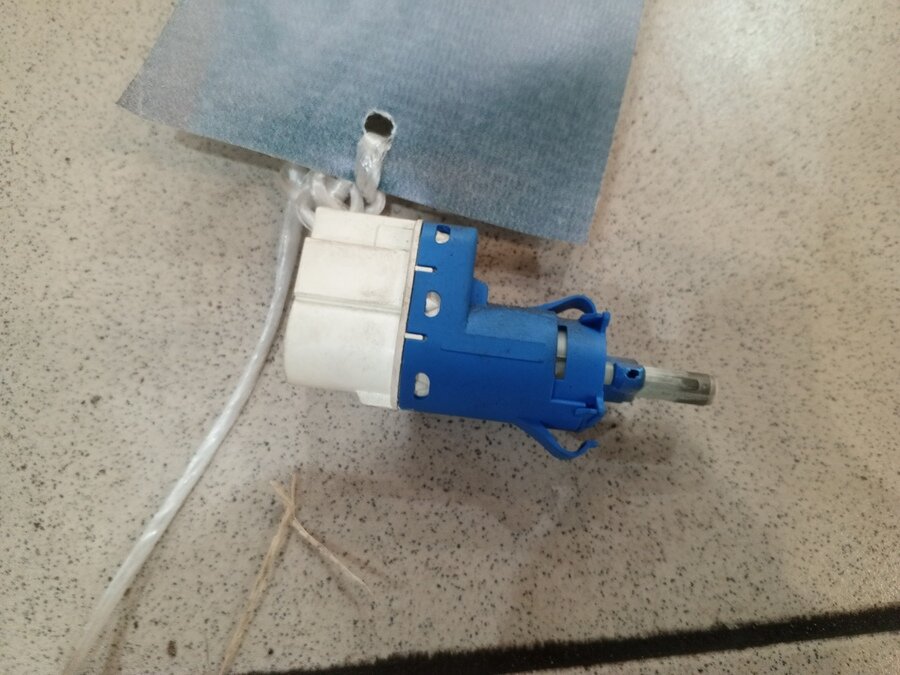 Датчик включения стоп-сигнала от Ford Focus 2 2008-2011