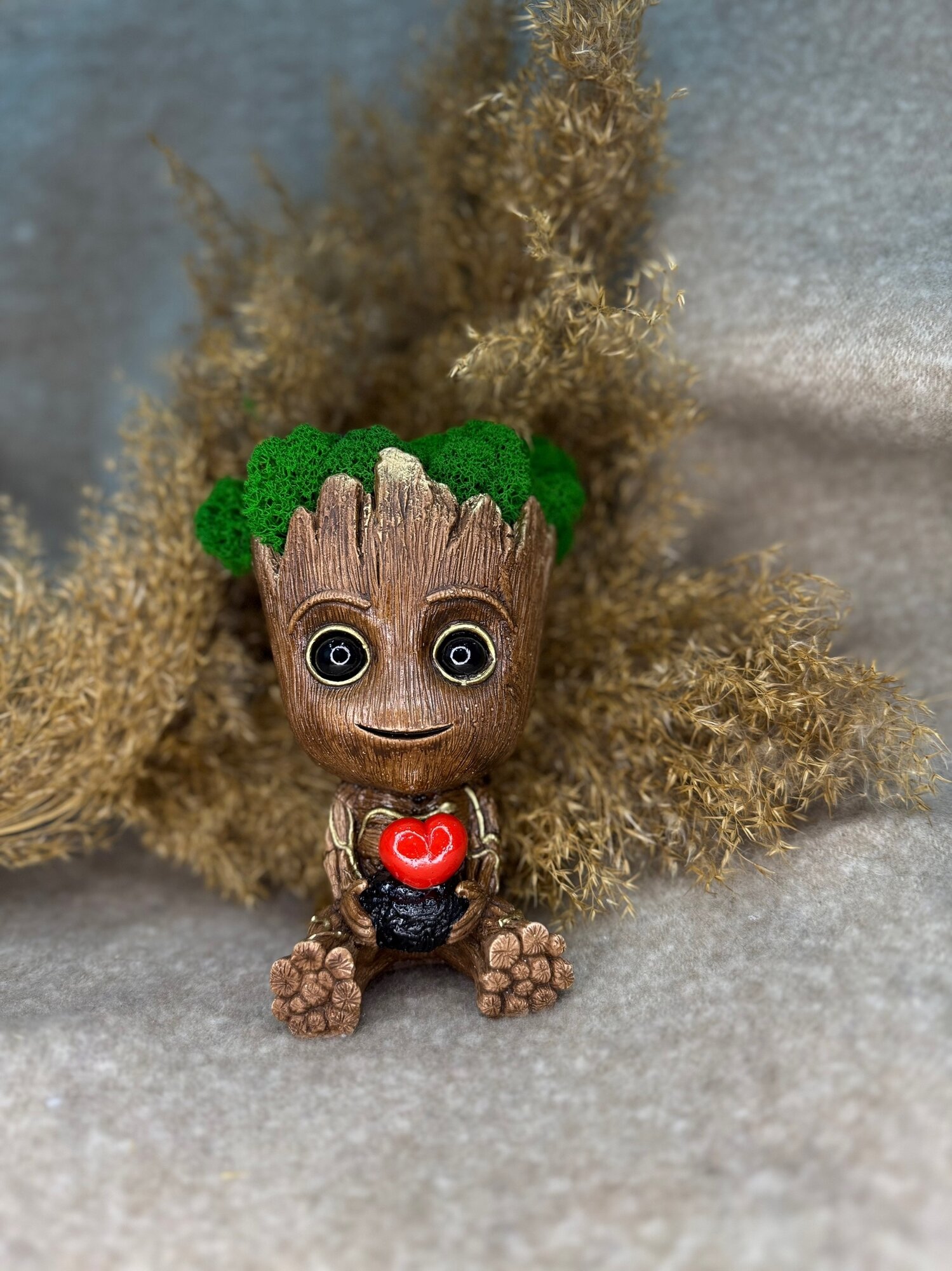 Статуэтка малыш Грут с мхом стабилизированным