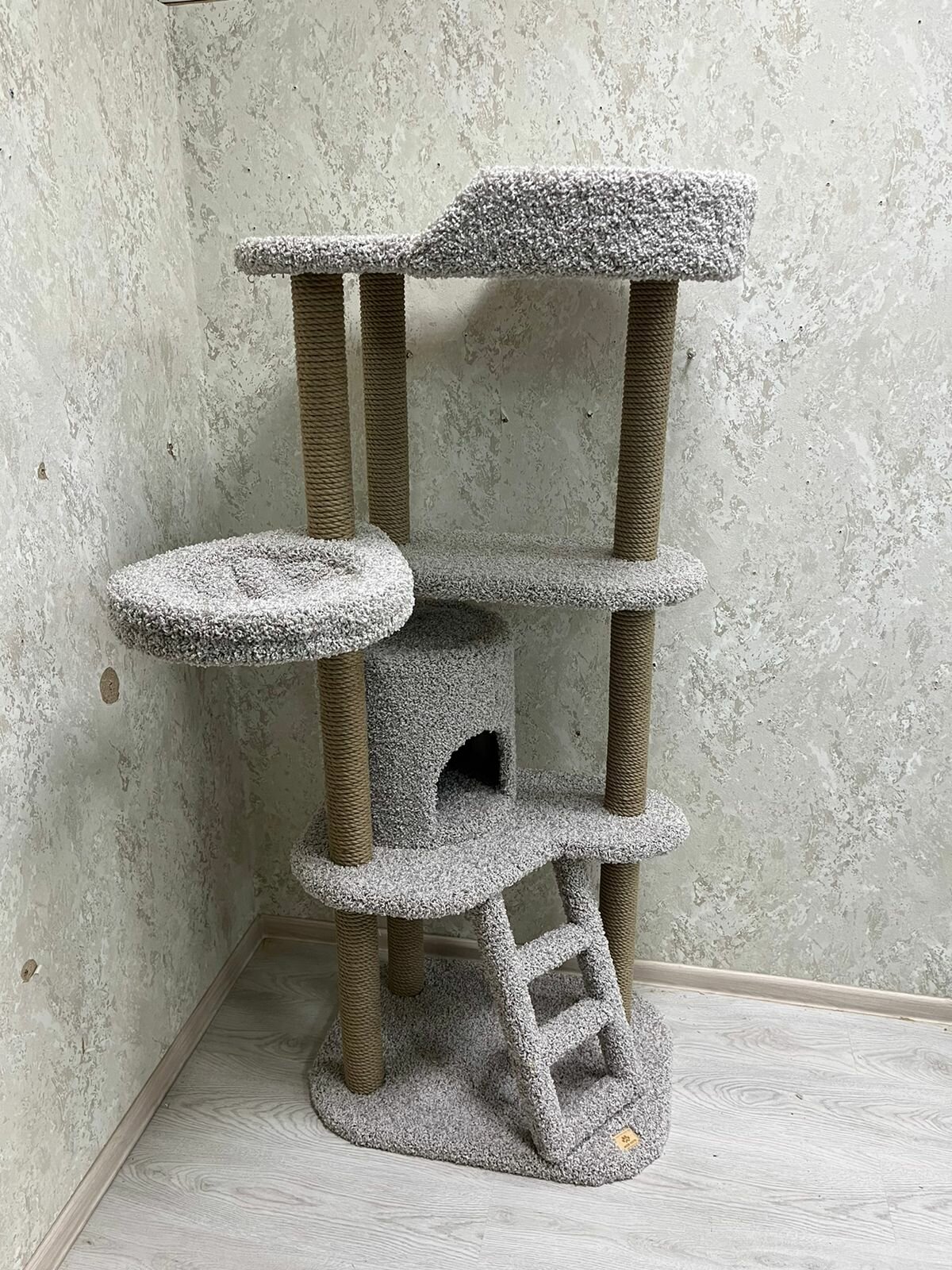 Комплекс для кошек, Моя Котя, "Мегаполис", ковролин светло-серый, джут