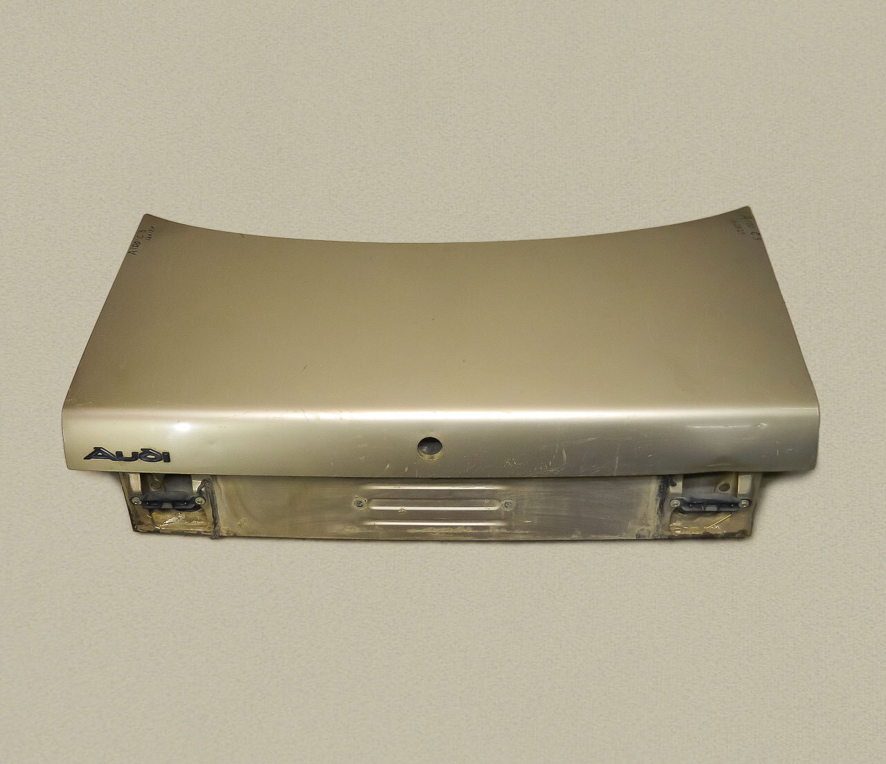 Крышка багажника Audi 100 C3 44 кузов `