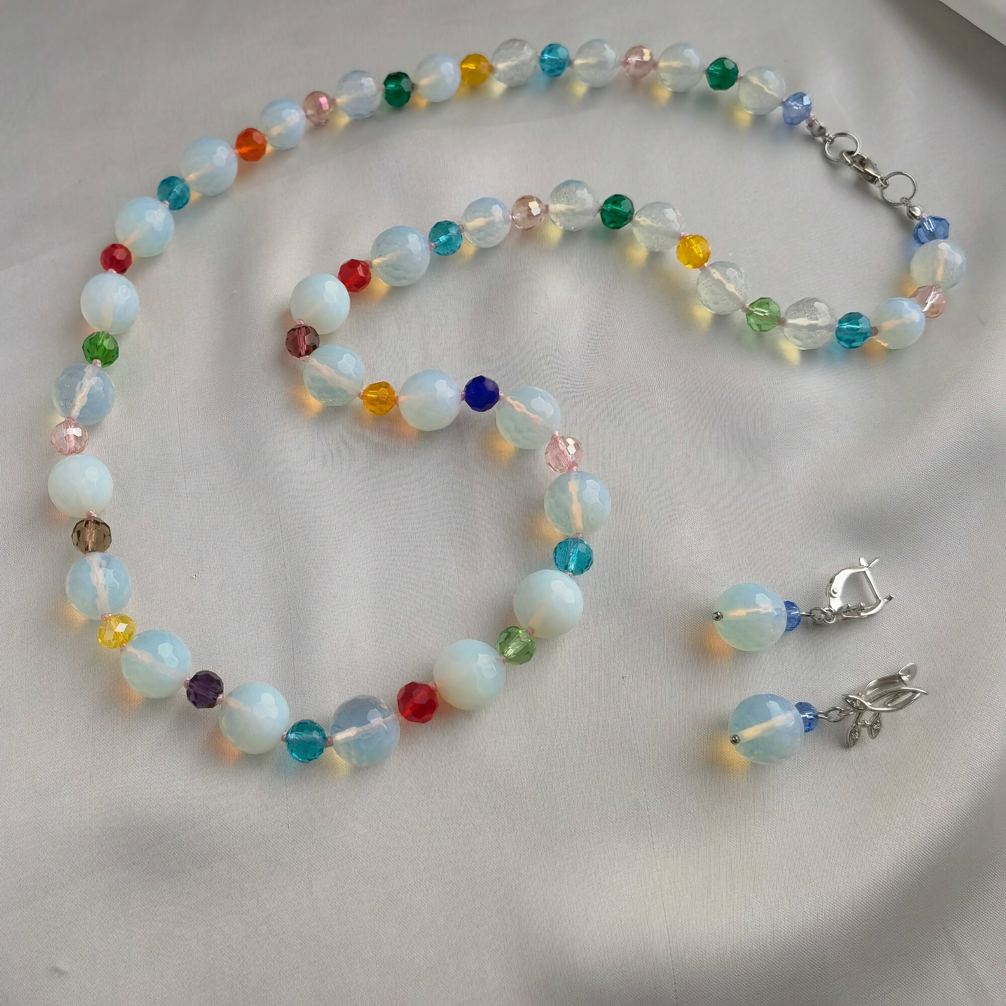 Комплект бижутерии: серьги, колье, лунный камень