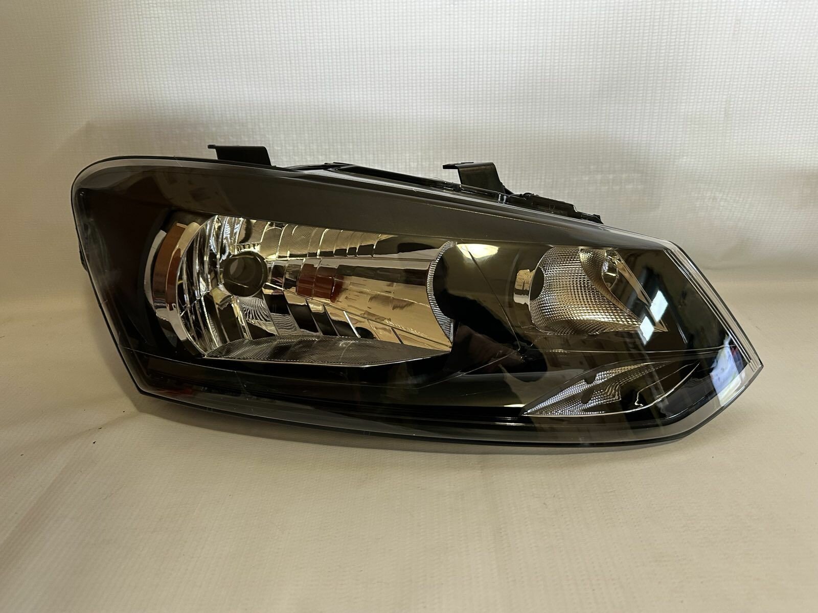 Правая фара Фольксваген Поло Volkswagen Polo Sedan 2009-2015 год