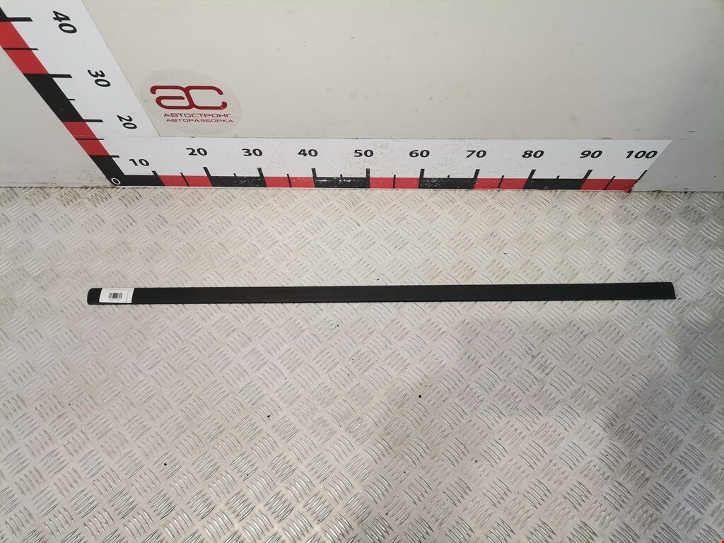 Накладка (молдинг) двери передней левой Volkswagen Golf 4 1J4853515 арт. 1547776