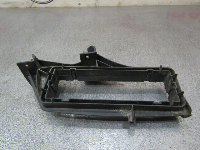 Кронштейн центральной консоли MAN TGA, TGM, TGL, TGS / Есть скол!!!