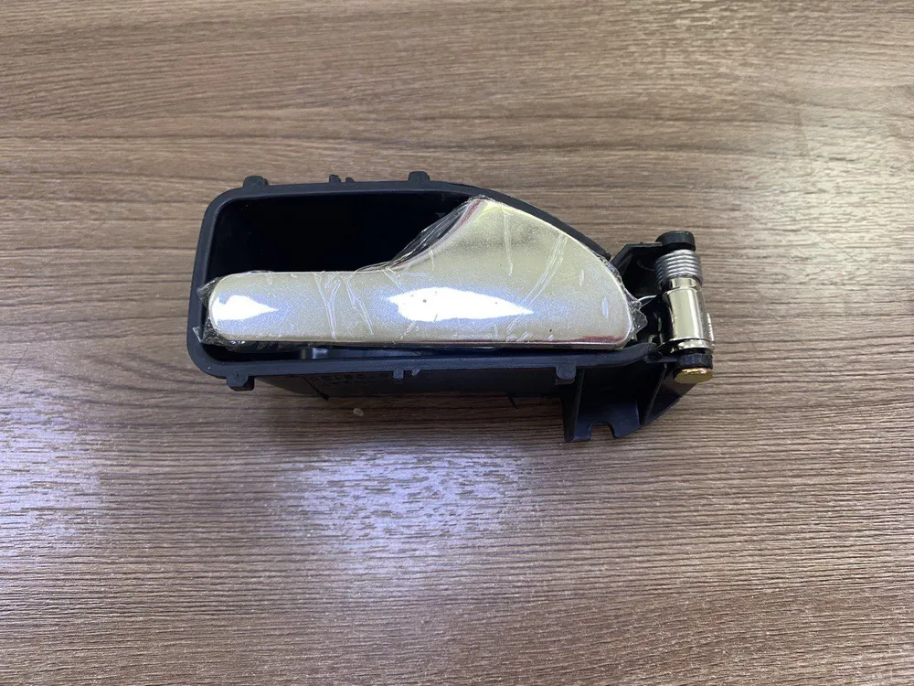 Ручка двери внутренняя правая (пер зад) (черная) Chery Amulet Чери Амулет