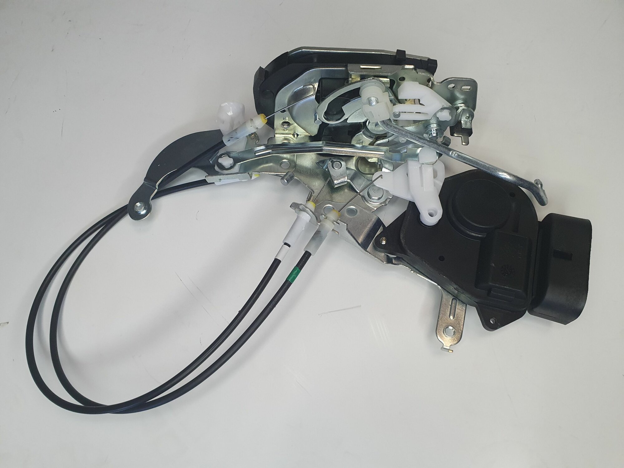 Замок двери передней левой Geely MK Cross [1.5 16V 5MT хетчбэк] 1018005289