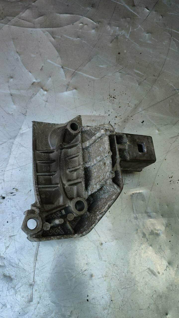 Кронштейн двигателя правый Renault Kangoo (1997 - 2003) 8200032074