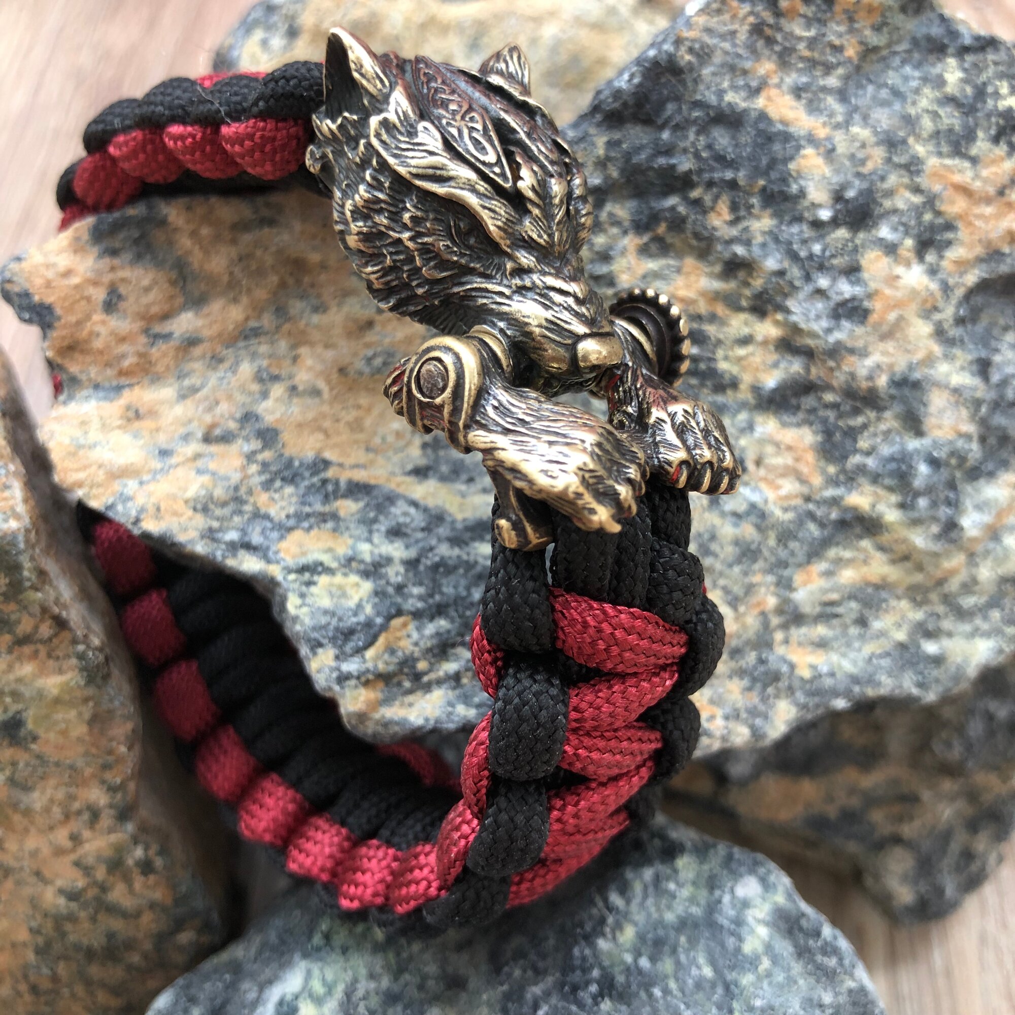 Плетеный браслет