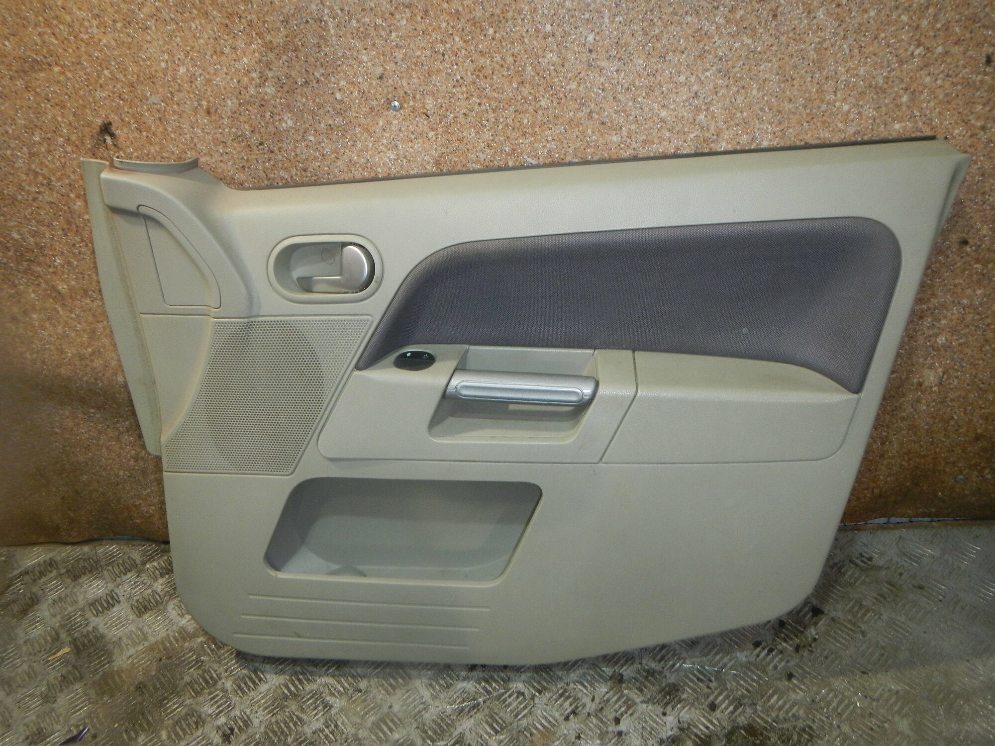 Б/У Обшивка двери передней правой, Ford (Форд)-FUSION (02-12) FORD FUSION (02-12) Под эл. стеклоподъемник. Царапины. 5089...