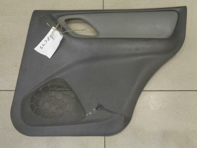 Обшивка двери задней правой от Ford Escape 2000-2006