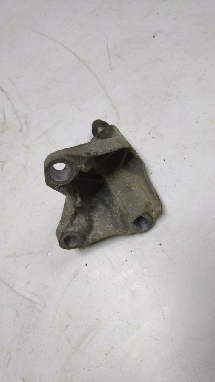 Кронштейн АКПП Ford Focus 1 (1998 - 2001) 98AB7M125BE