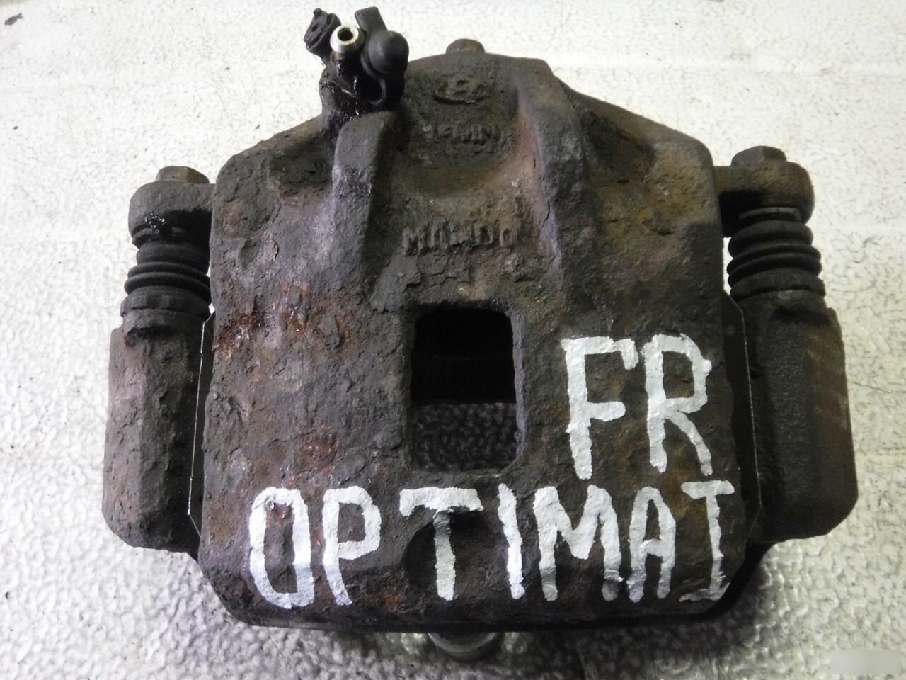 Суппорт тормозной передний правый Kia Optima I (2000—2002) 5819038A11