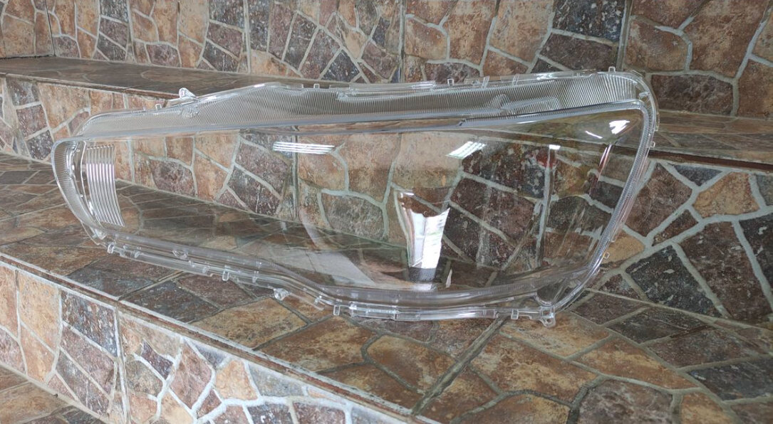 Стекло фары левое Mitsubishi Lancer 10 (аналог)