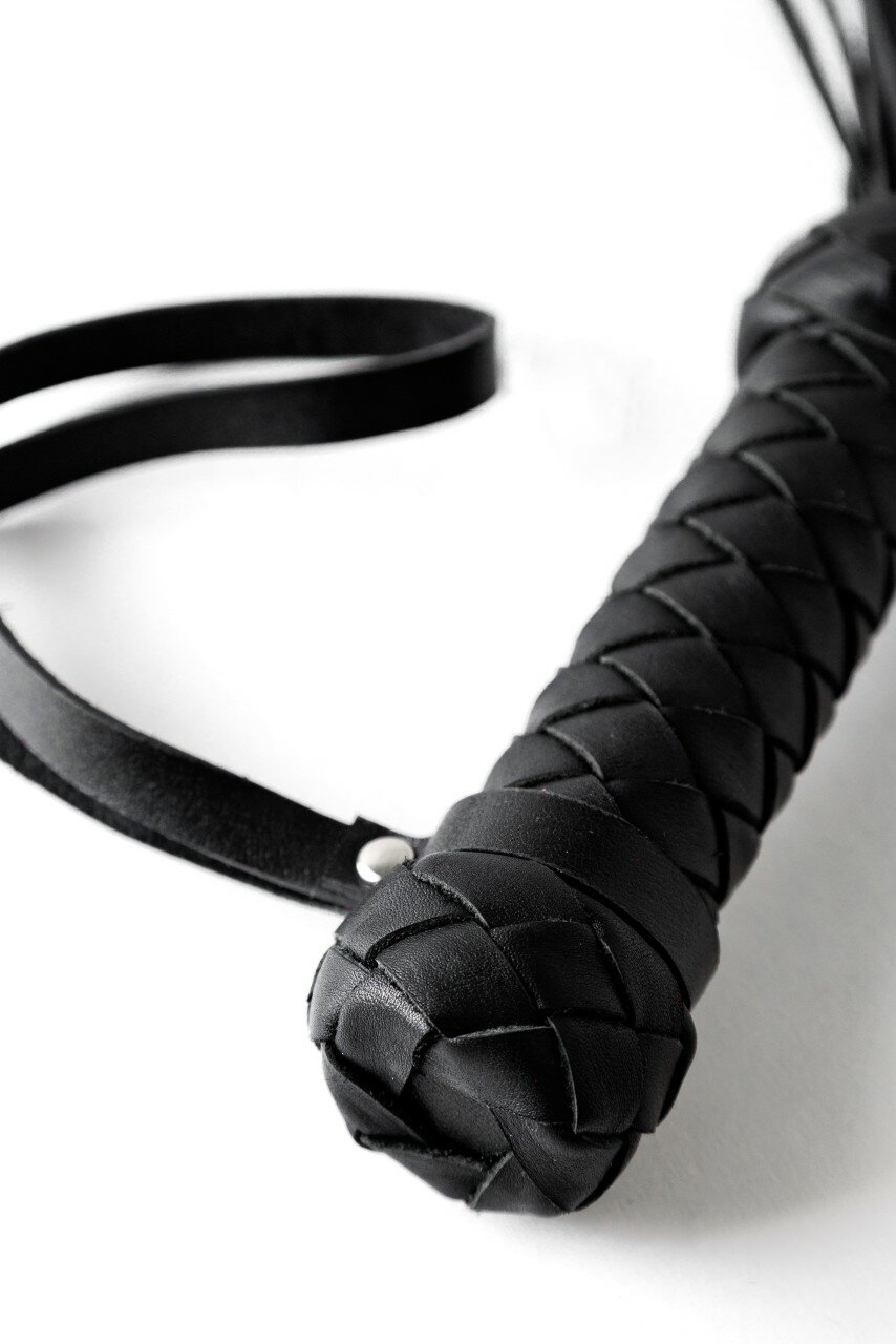 Плеть черная с плетеной ручкой тяжелая