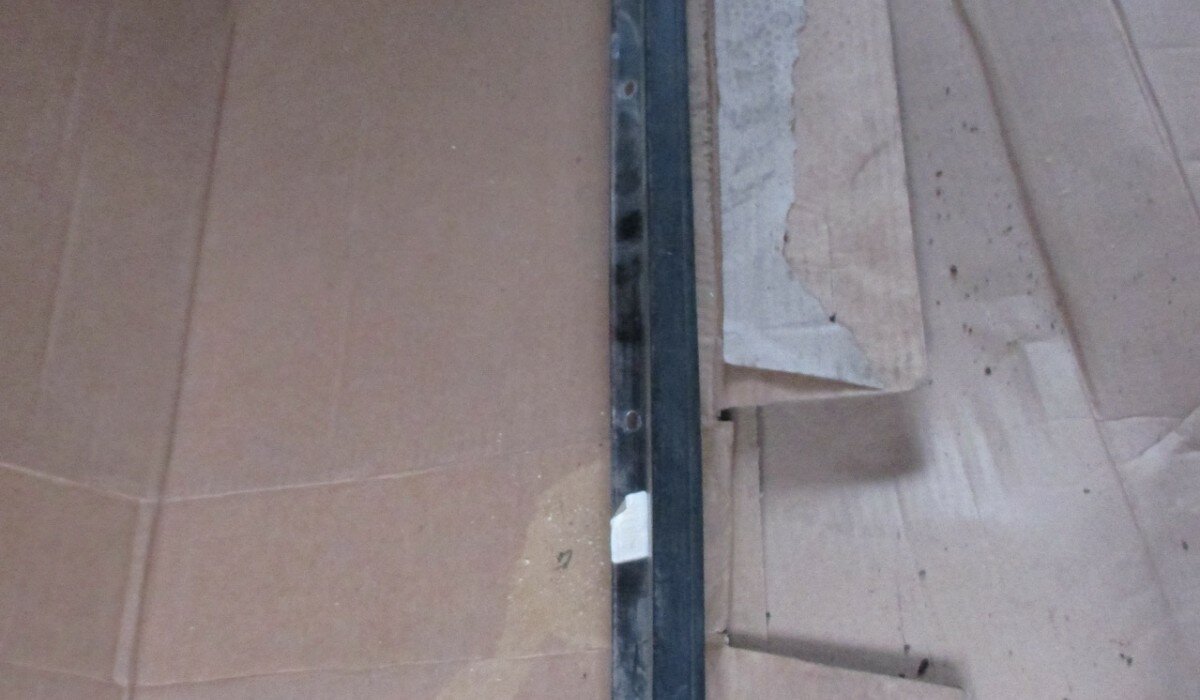 Молдинг лобового стекла Almera N16 Nissan