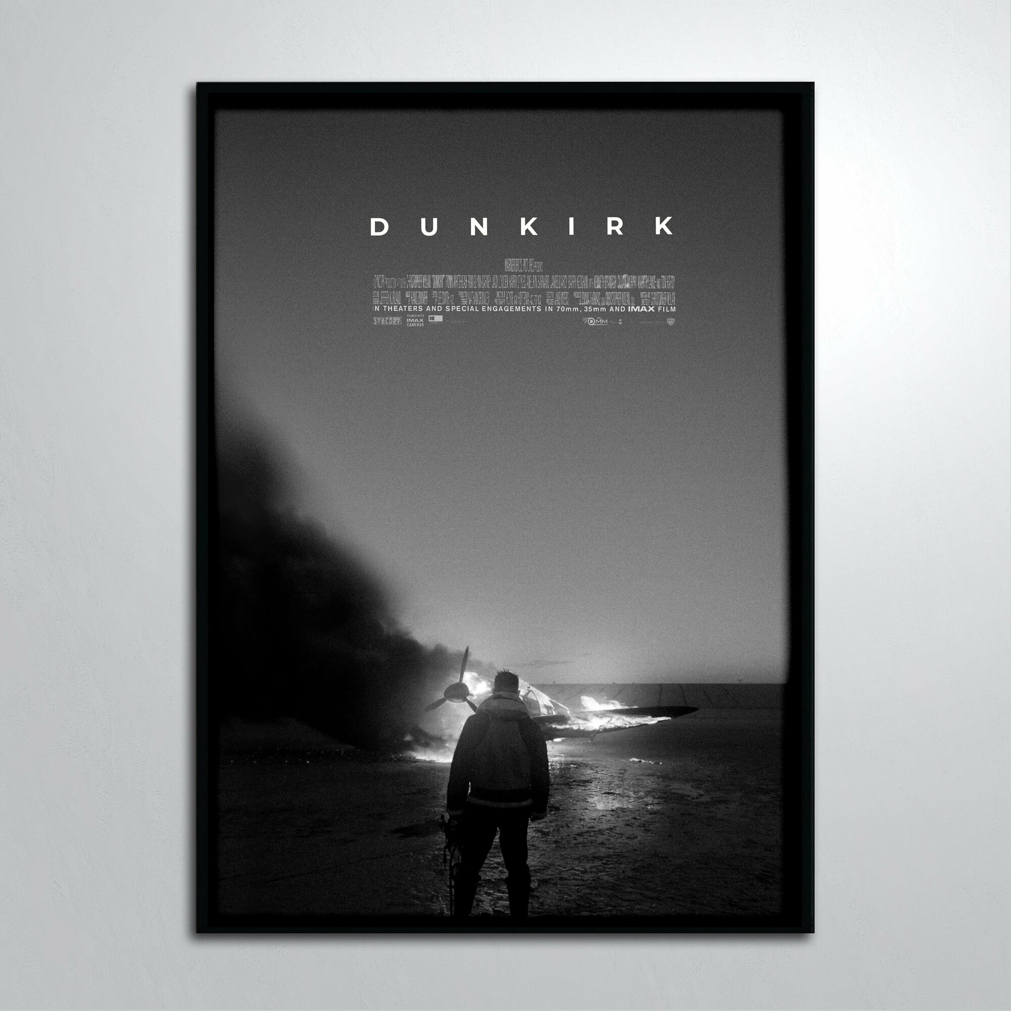 Постер без рамы/ Дюнкерк Горящий самолет Черно-белое (А2/420х594)