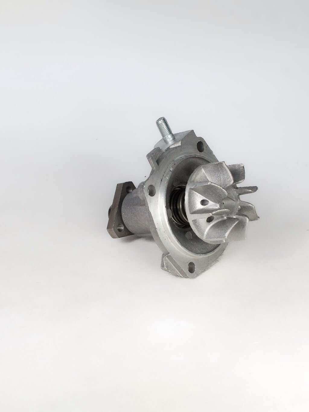 Крышка помпы для а/м ВАЗ 2101 (алюмин.)