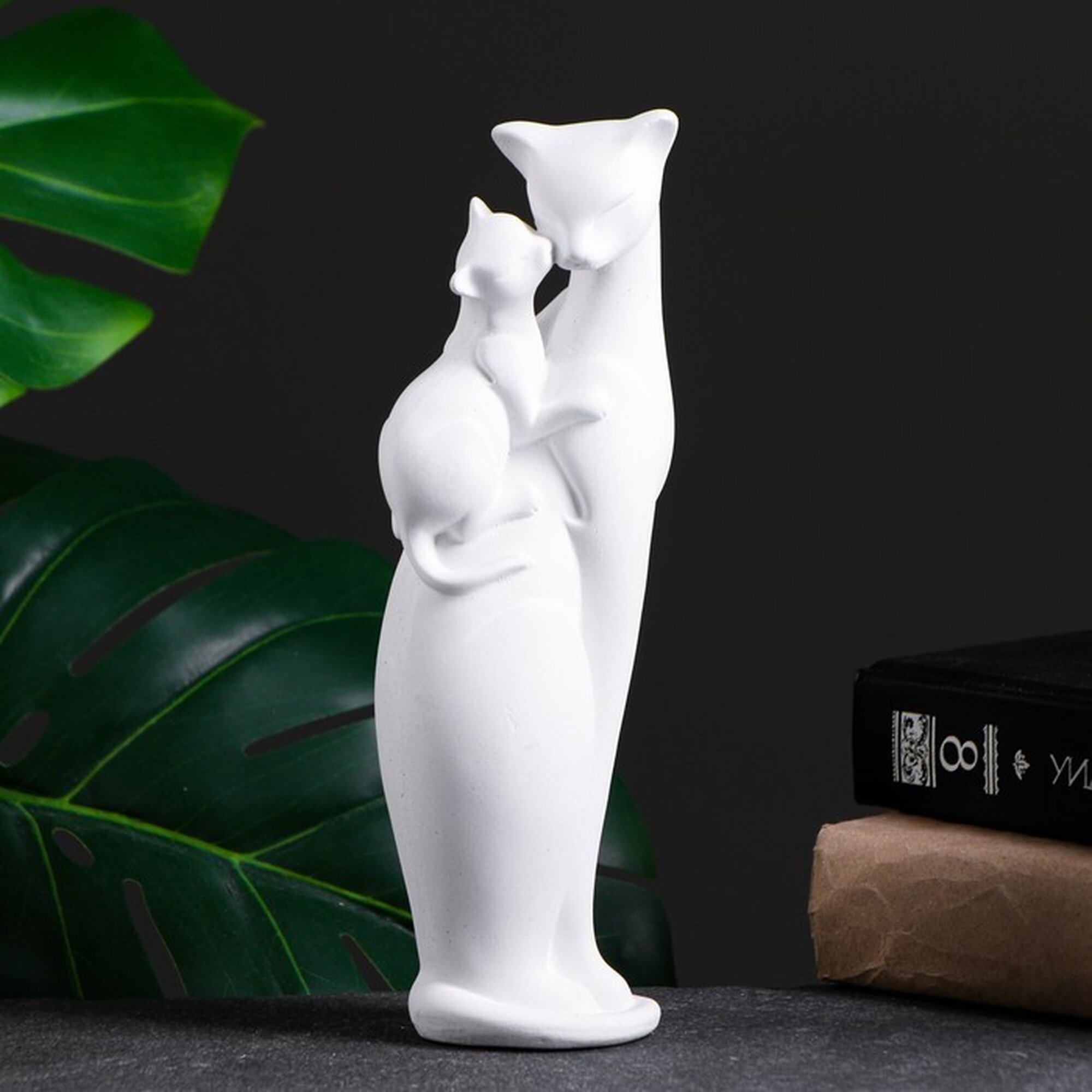 Статуэтка Сима-ленд "Мама кошка", гипсовая, 21 x 7 x 7 см, белая