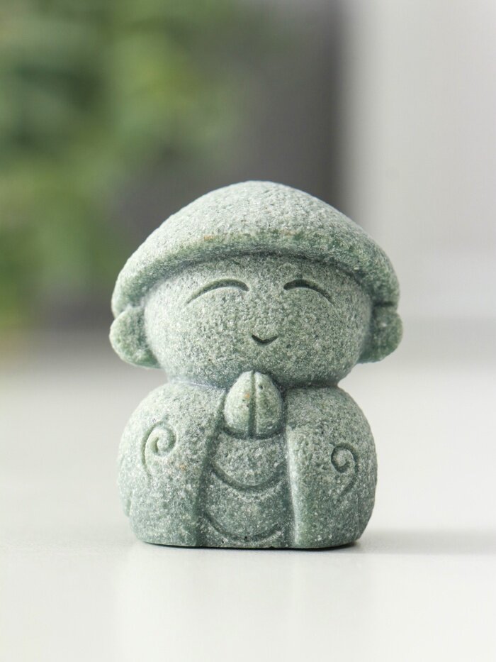 Фигурка песчаник «Маленький монах в азиатской шляпе», 3.5×4×4.5 см