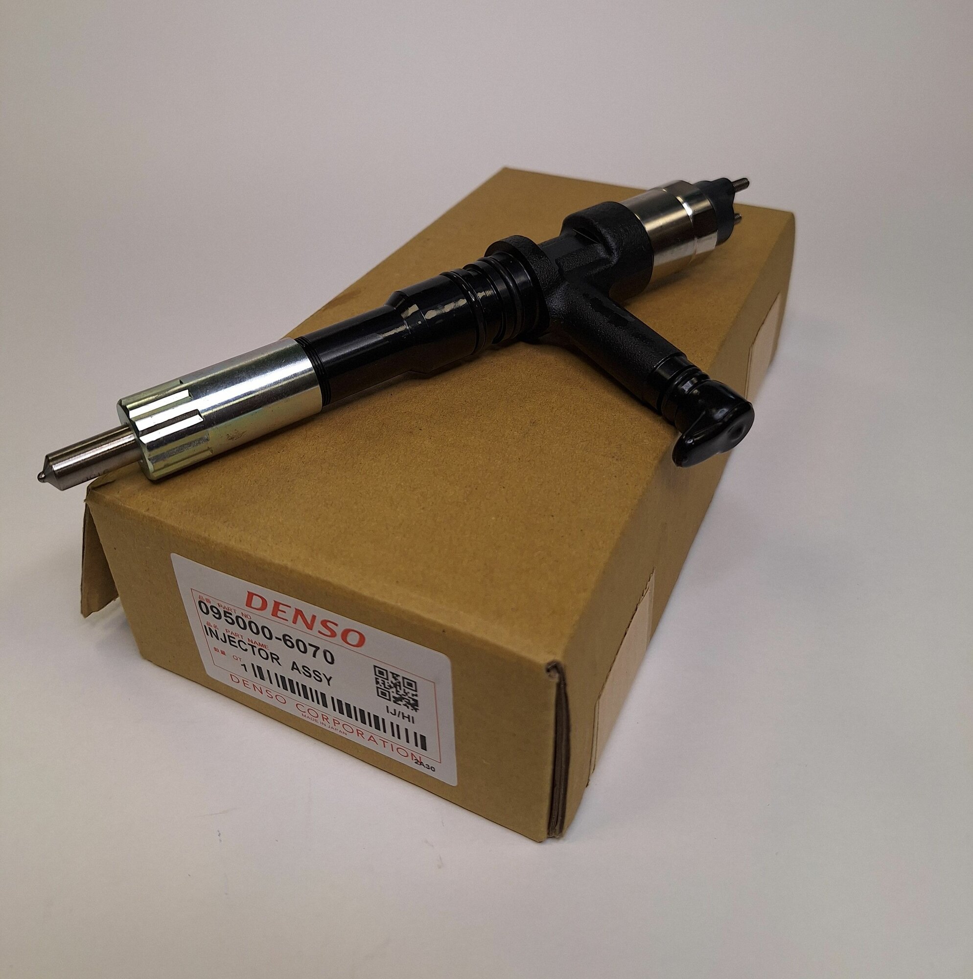 Форсунка топливная DENSO 095000-6070