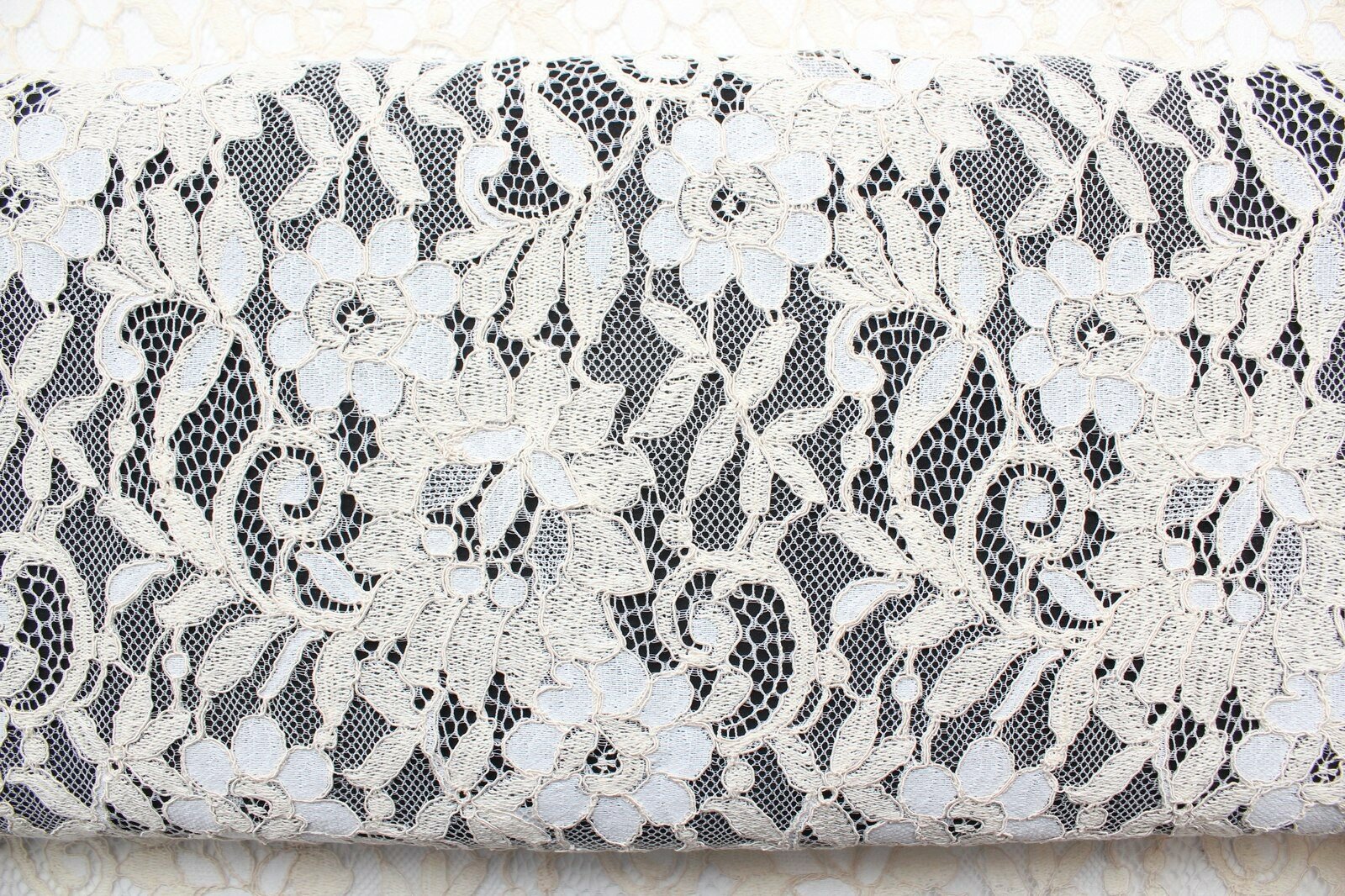 Ткань Кружево хлопковое кремового цвета с кордом, ш134см, 0,5 м