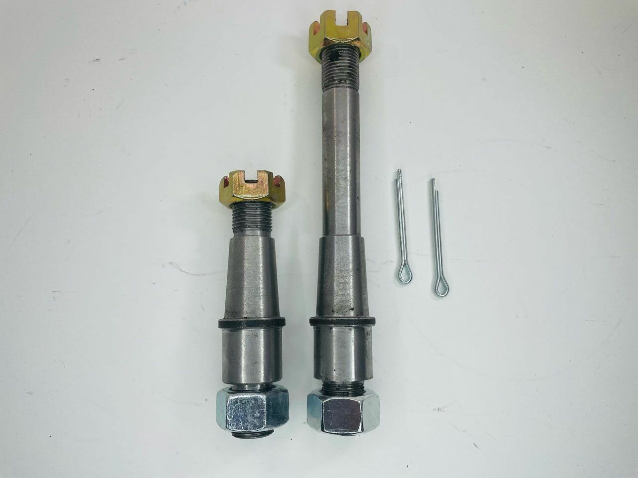 Комплект пальцев рулевого гидроцилиндра ЦС-50 трактора ЮМЗ (45-3000021 + 6002-3000024)