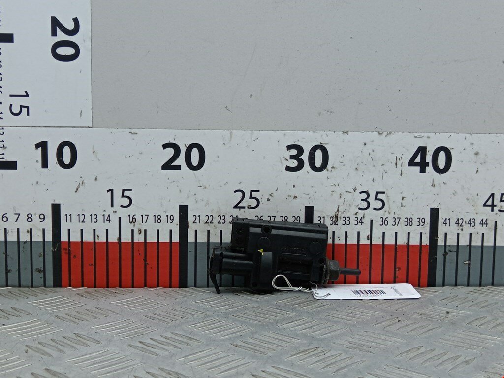 Сервопривод (электропривод моторчик привода) лючка бензобака Nissan Pathfinder (R51) арт. 2121951