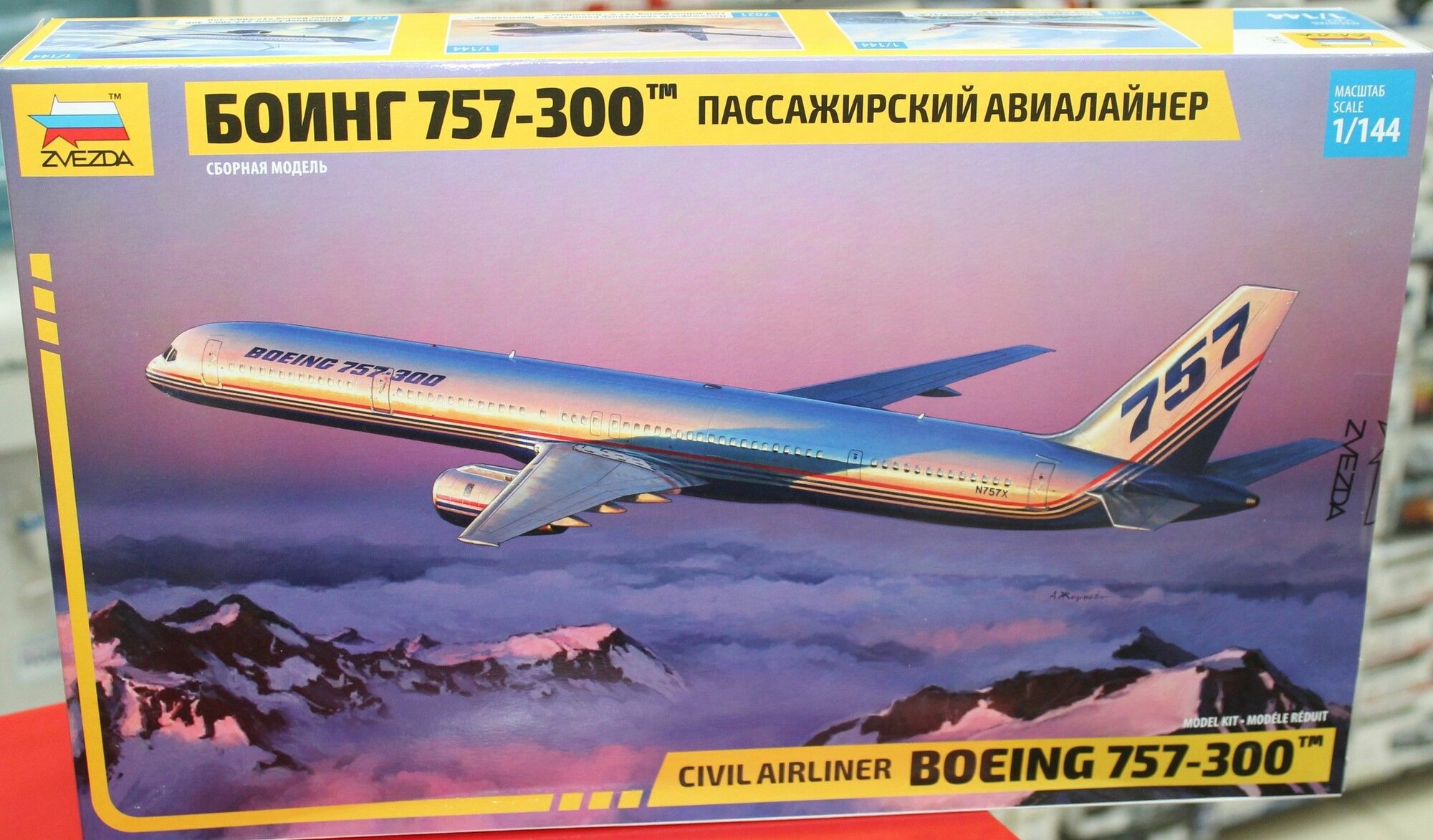 Сборная модель самолета 1:144 Звезда 7041 Пассажирский авиалайнер Боинг 757-300
